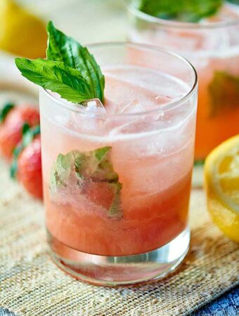 Old Fashioned Cocktail Recipe - Classic Whiskey Cocktail