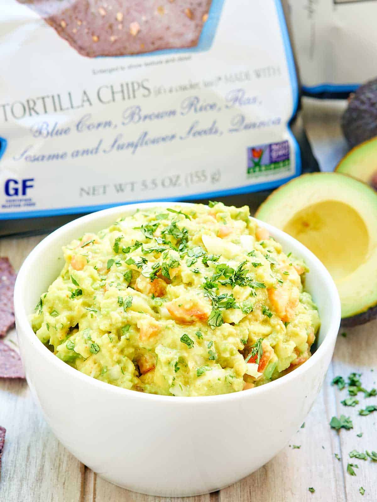 Easy Guacamole Recipe - Only 8 Ingredients and 5 Minutes Needed!