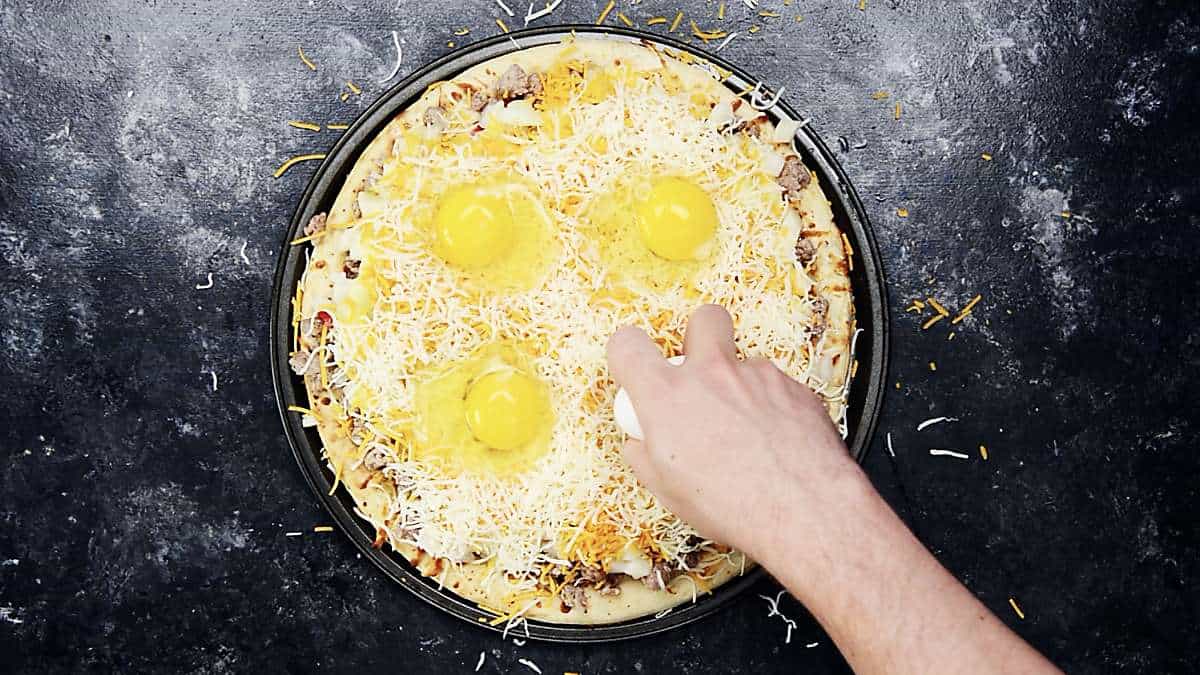 Maple Sausage Breakfast Pizza - Show Me the Yummy