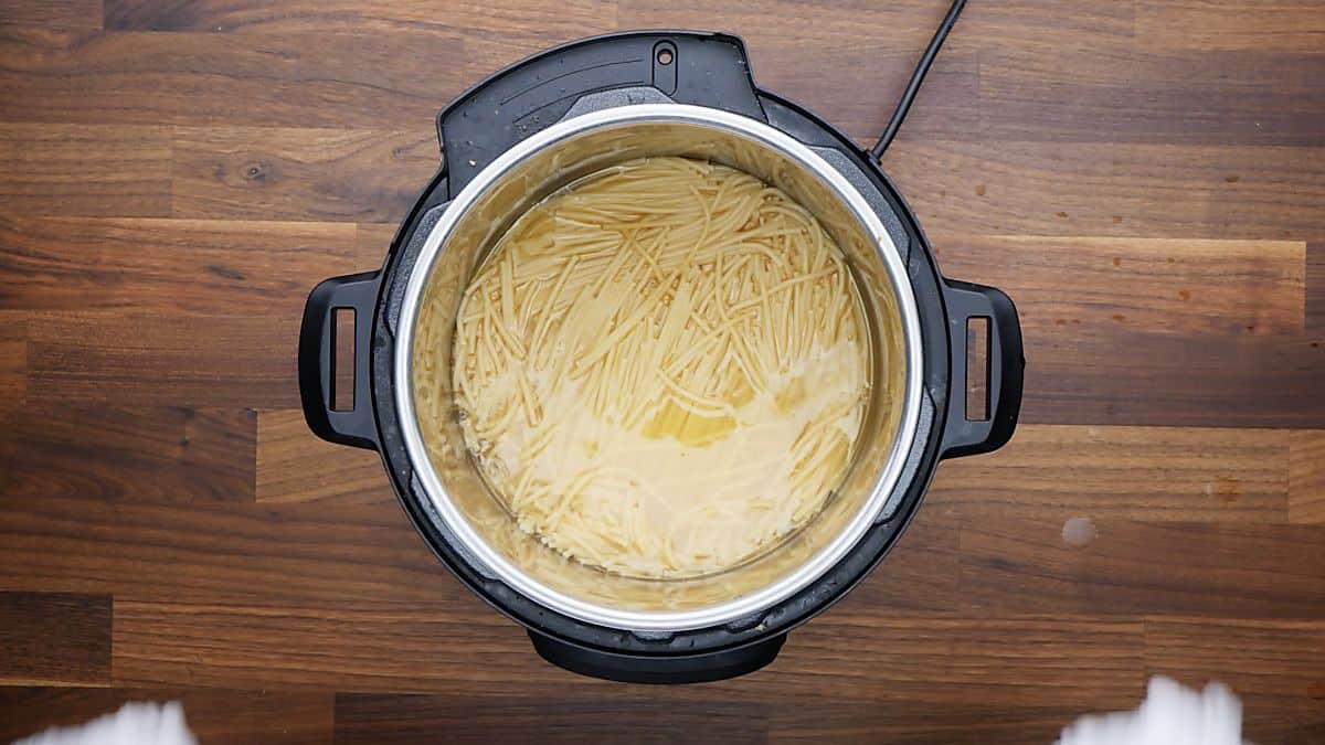 Instant Pot Chicken Spaghetti - Pasta with a Creamy Cheese Sauce!