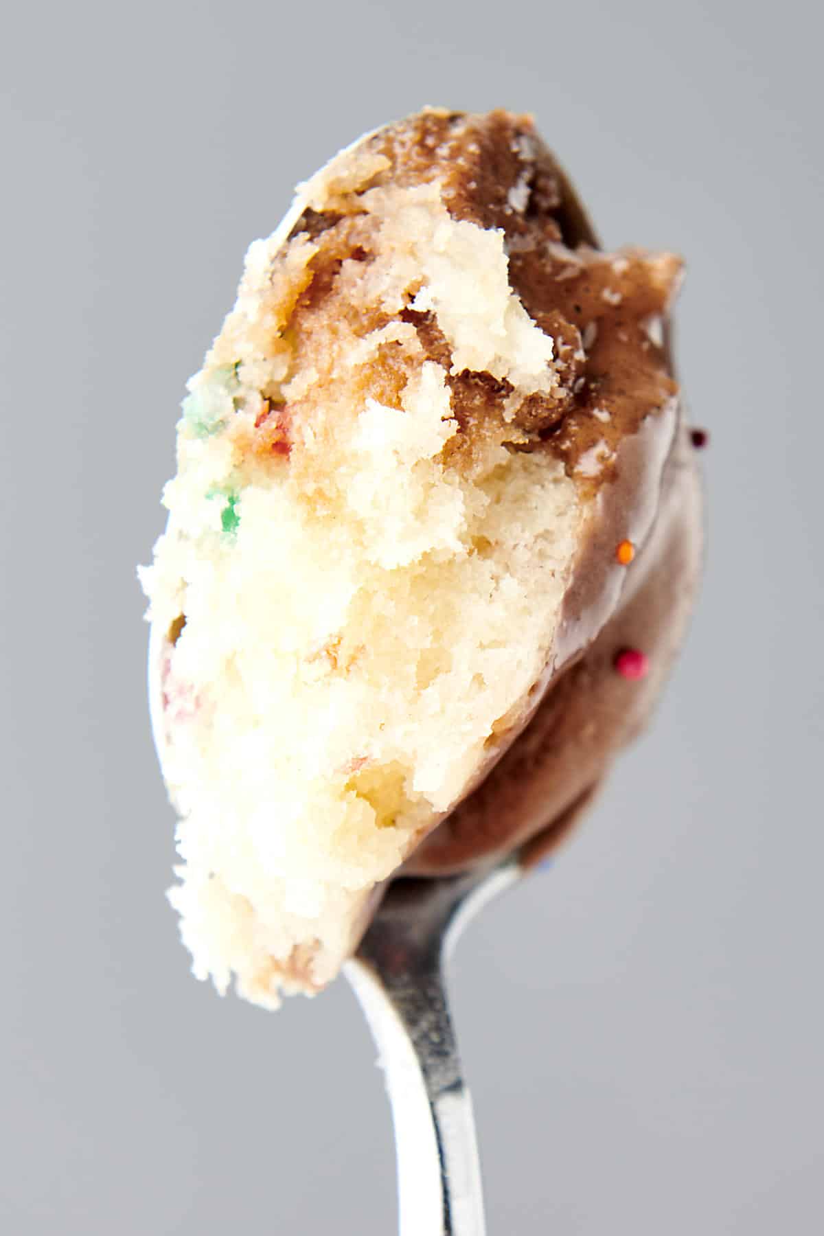 Easy Vanilla Mug Cake Recipe - No Eggs!